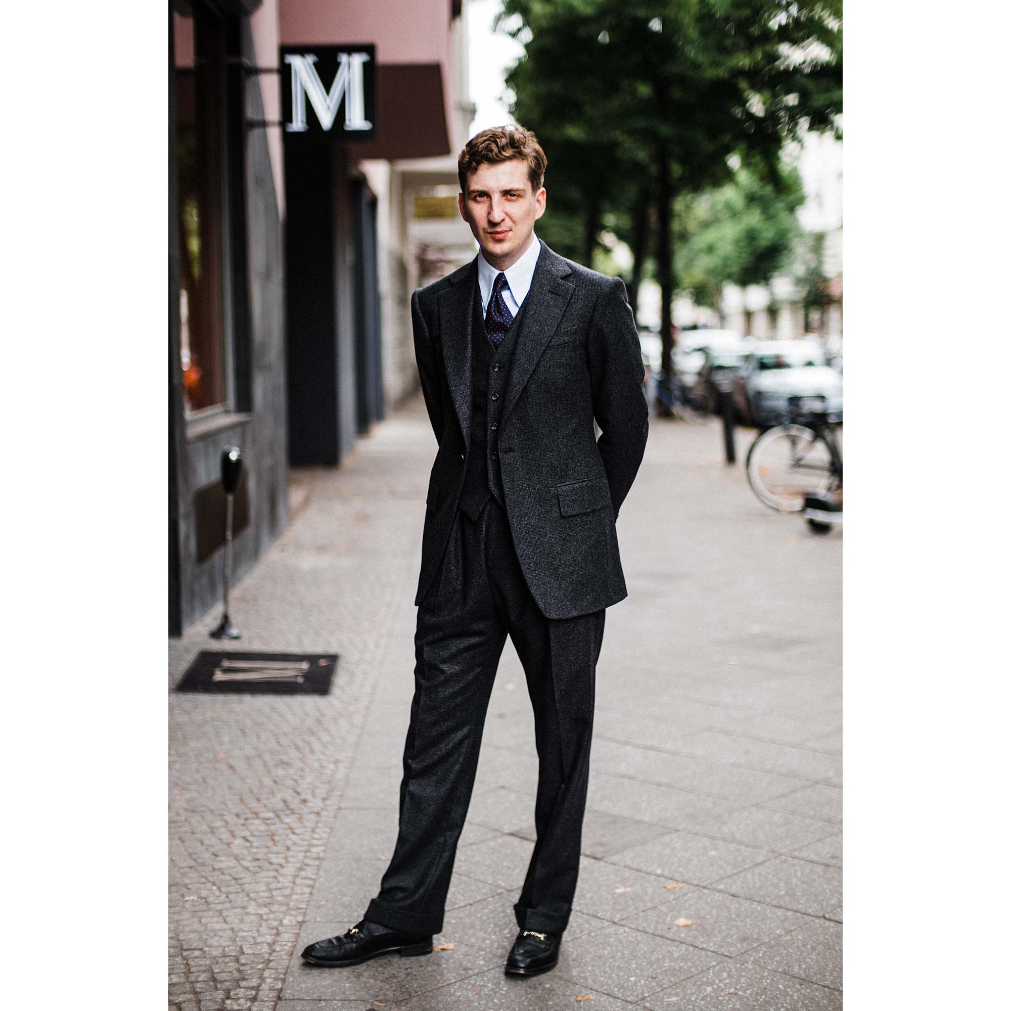 Suits – Maximilian Mogg